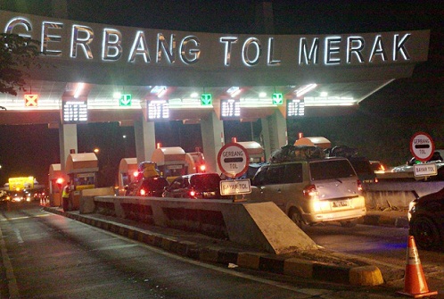 Tol Pelabuhan Merak Mulai Dipadati Pemudik Tujuan Sumatera - Awall.id