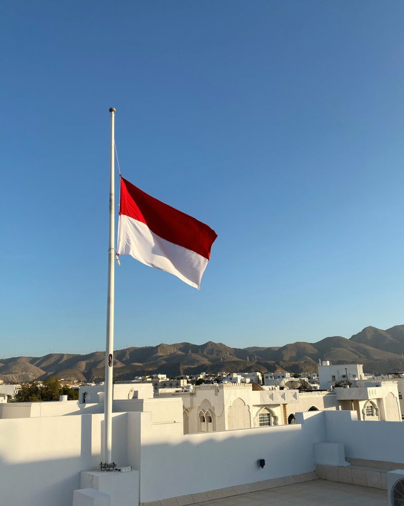 Ini Arti Bendera Setengah Tiang - Awall.id