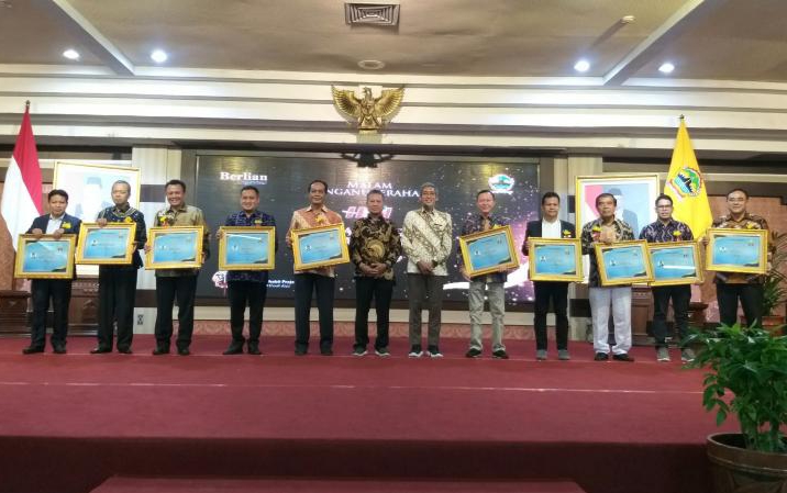 11 Tokoh Inspiratif Terima Penghargaan HPN Jateng Award 2023 - Awall.id