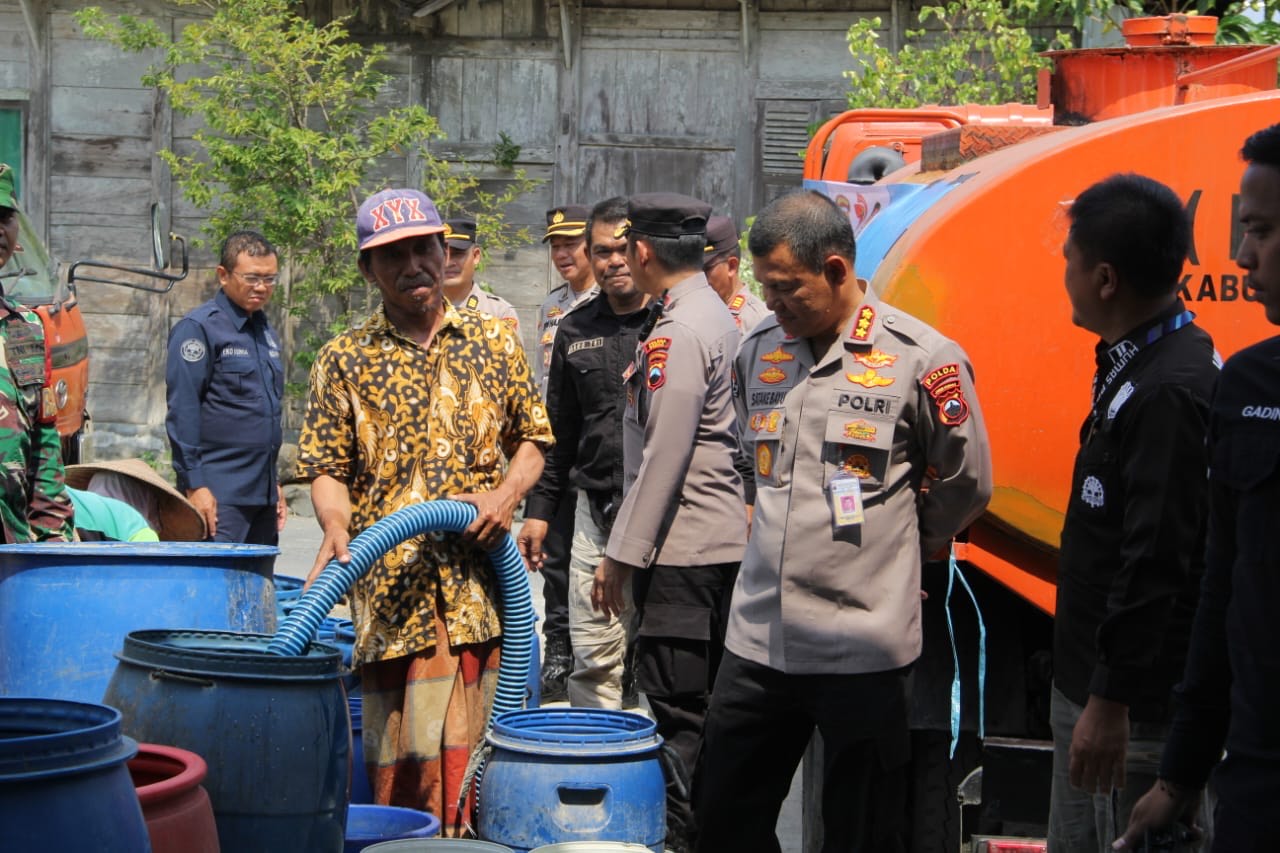 Sambut HUT Humas Polri ke 72, Polda Jateng Bagikan Ratusan Ribu Liter ...