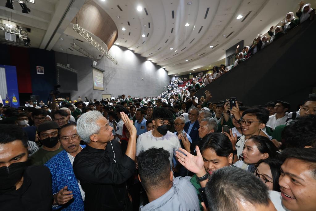 Kunjungi Unpas, Ganjar Dapat Titipan Salam Mahasiswa untuk Alam - Awall.id