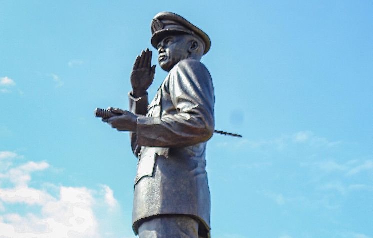Mapolda Jateng Resmi Memiliki Monumen Patung Hoegeng Iman Santoso, Jadi ...