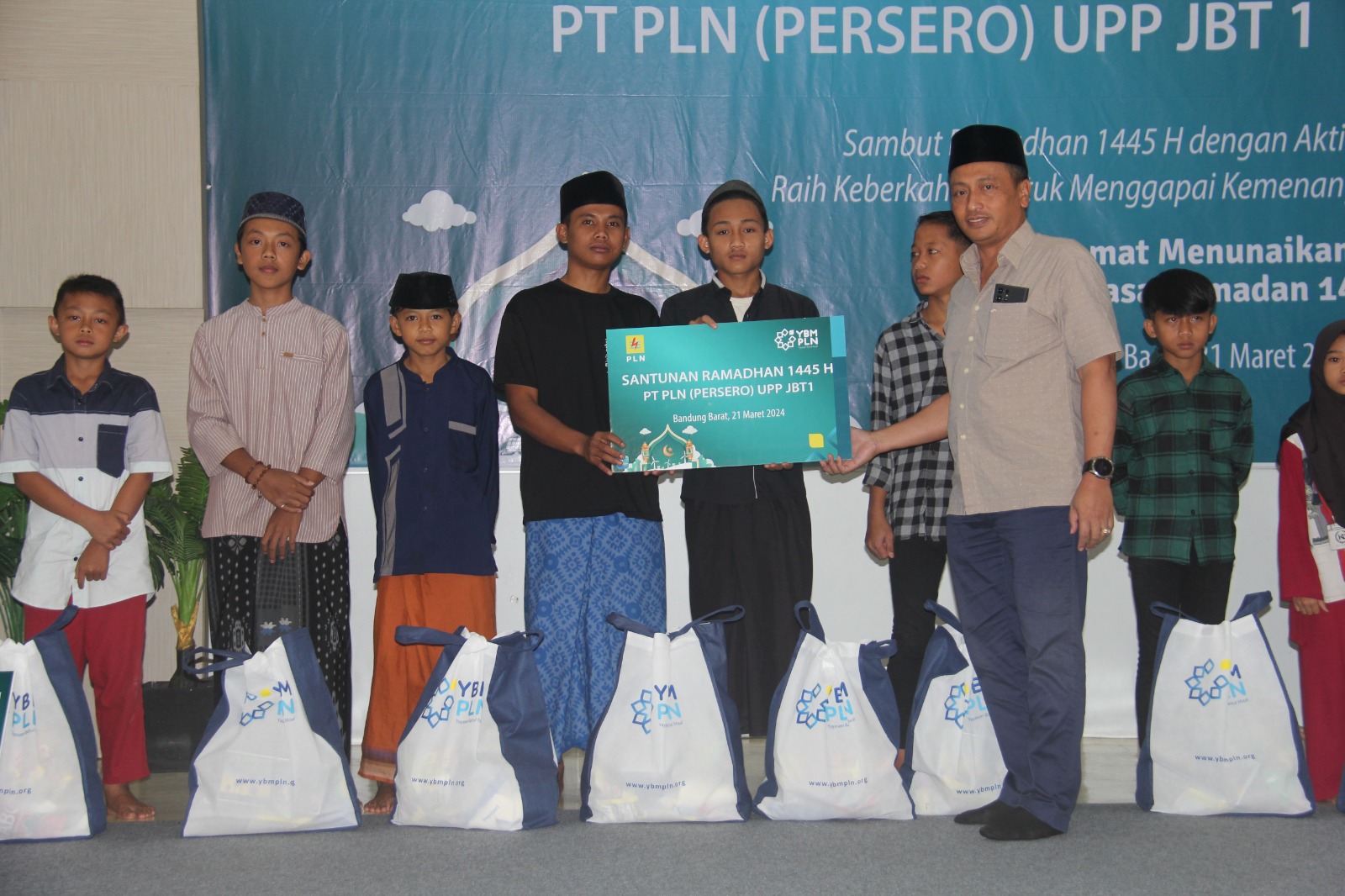 Mengukir Jejak Kebaikan, PLN UIP JBT Gelar Safari Ramadhan: Mari Kita Jalan Beriringan Bersama ...