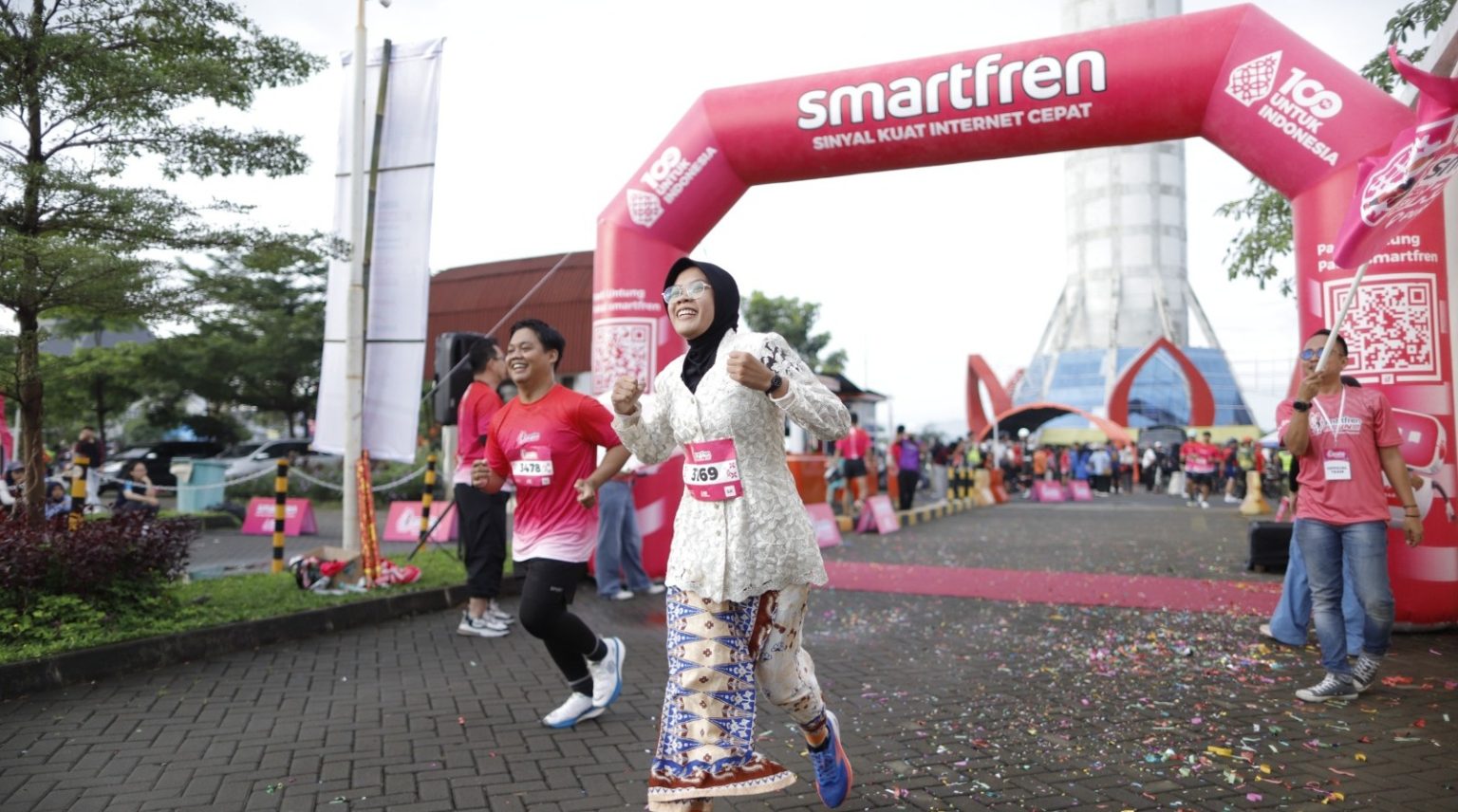 Smartfren Fun Run 2025 di Purwokerto, Ratusan Warga Ramaikan Rute ...